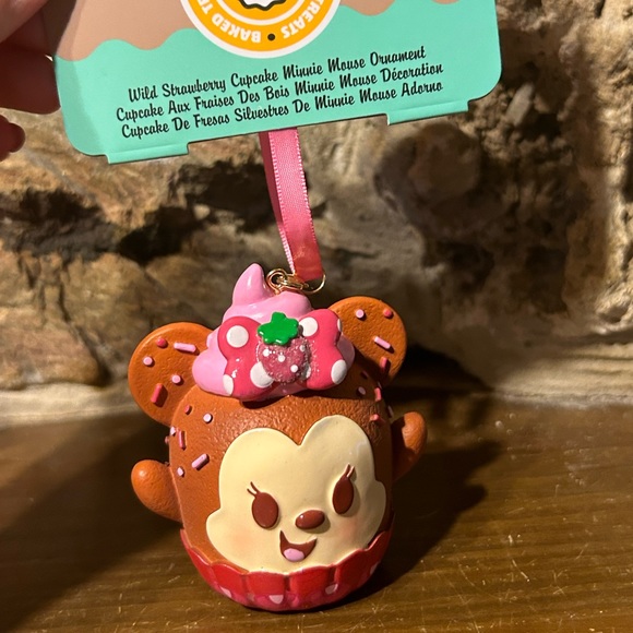 Disney | Holiday | Minnie Mouse Strawberry Cupcake Disney Munchlings ...